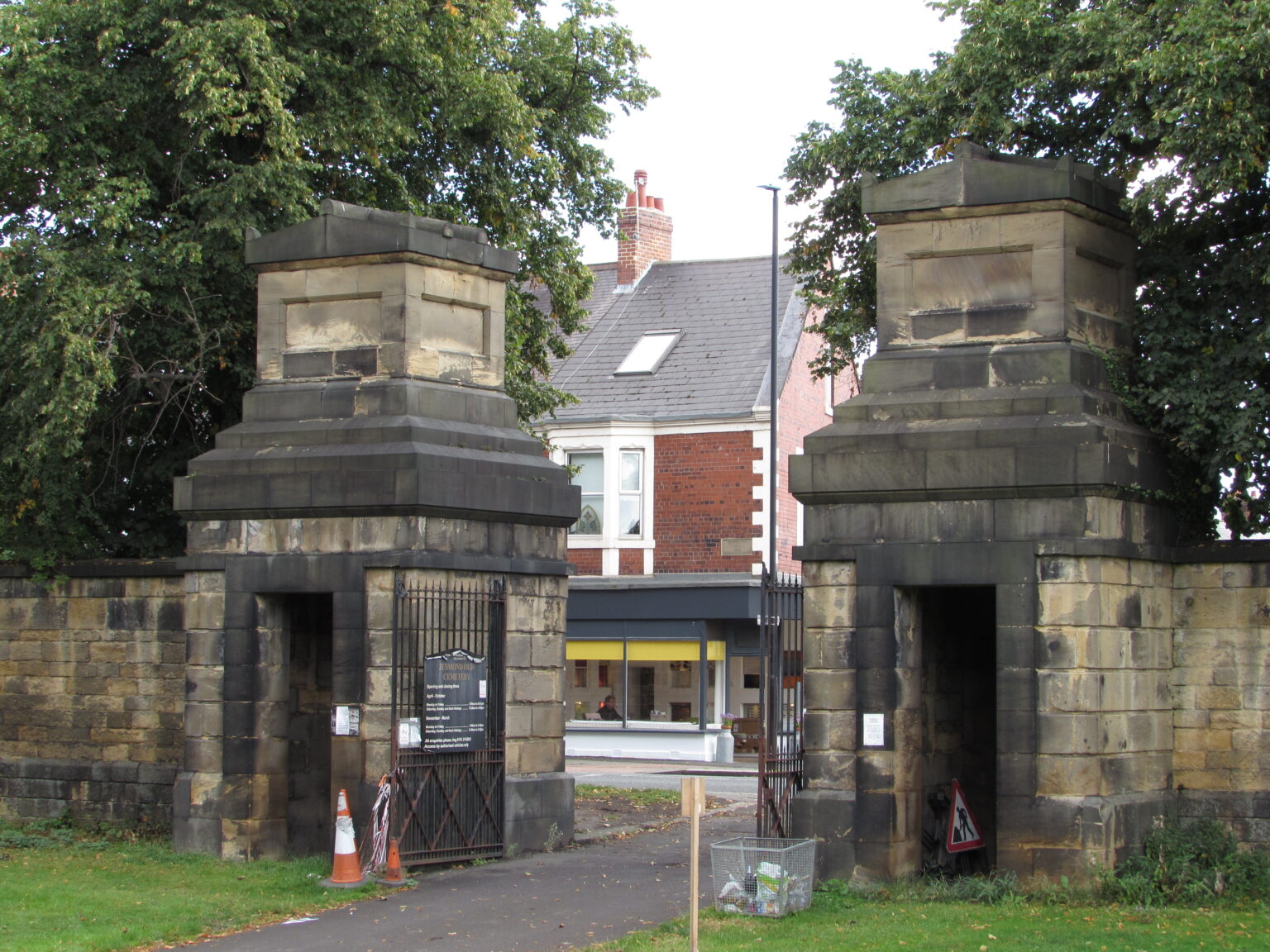 THE LISTED GRADE 2* AND 2 BUILDINGS, WALLS AND MONUMENTS – Friends of ...